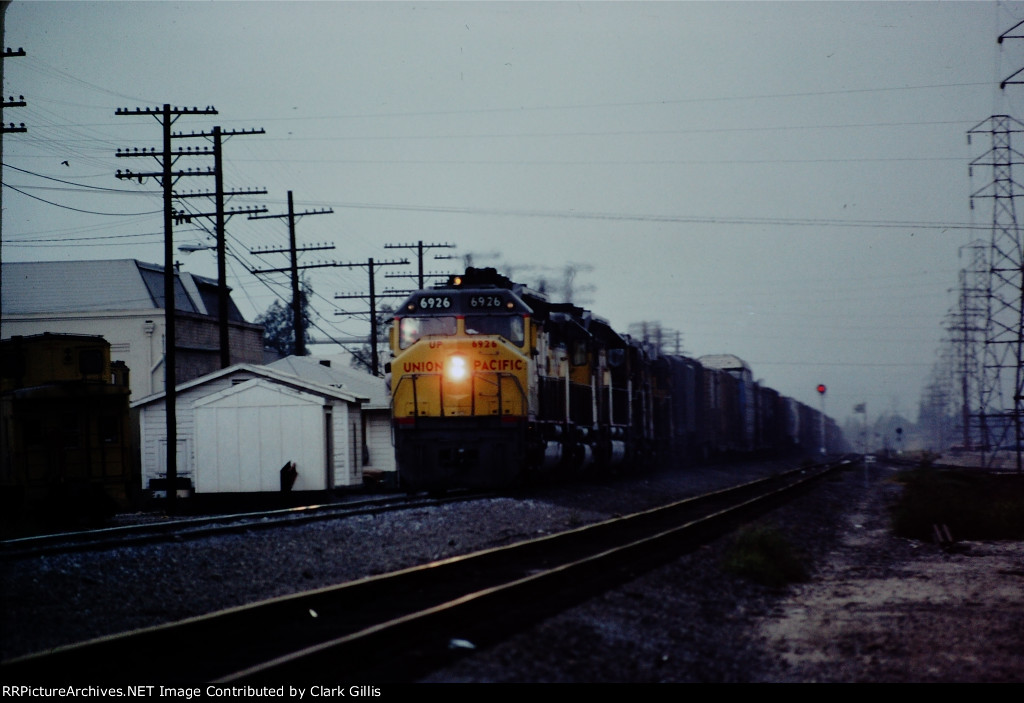 UP 6926 with eastbound freight.